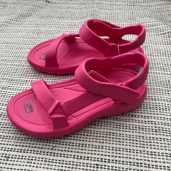 Teva | Shoes | Teva Hurricane Drift Girls Pink Sandals Nwot | Poshmark